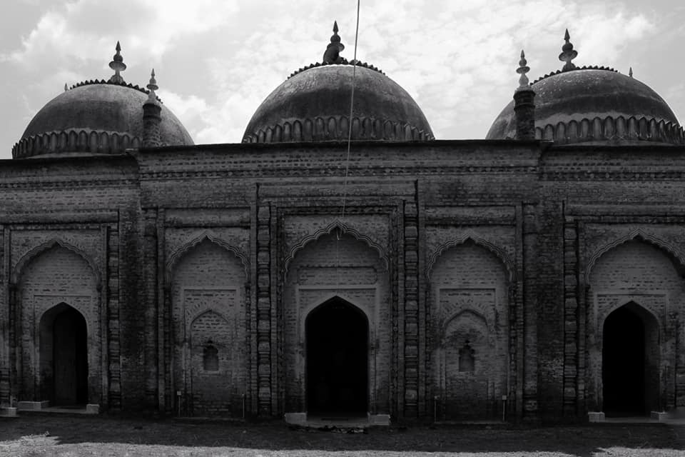 Mosque in Thakurgaon called historical Jinn Mosque - Teenagers